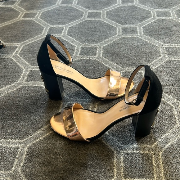 Badgley Mischka | Shoes | Badgley Mischa Ankle Strap Black And Gold ...